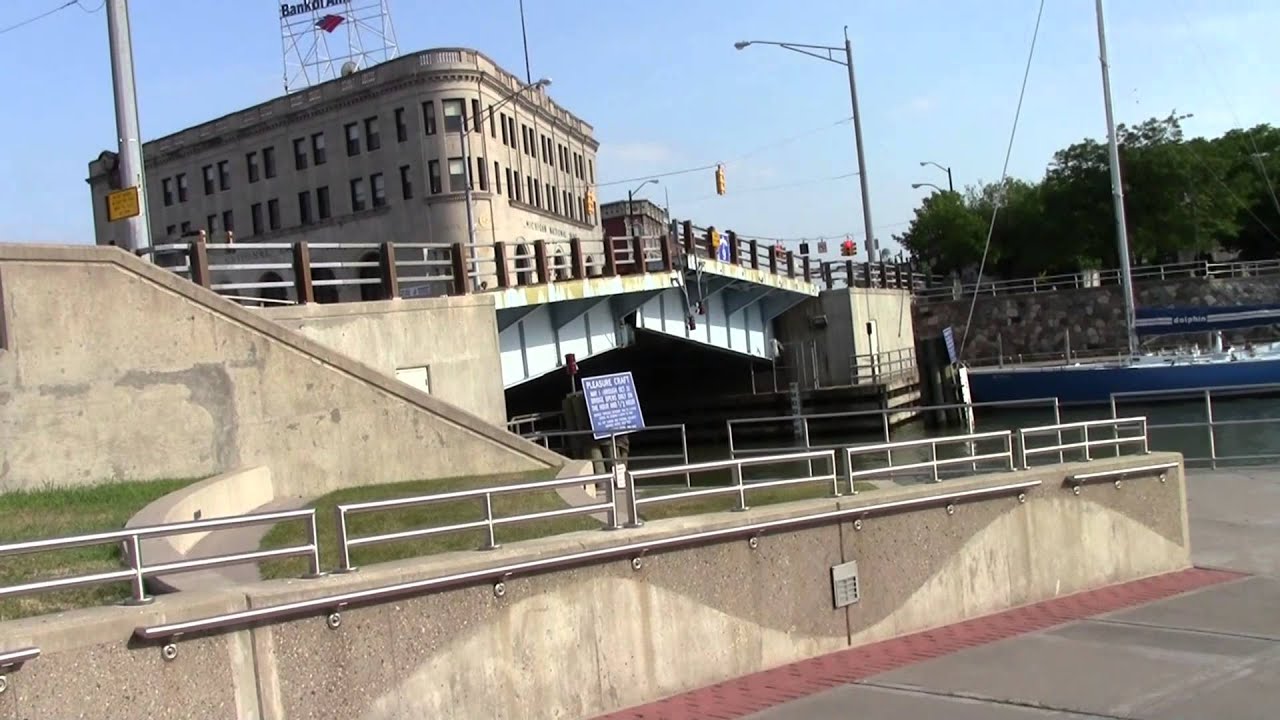 Drawbridge in Port Huron - YouTube