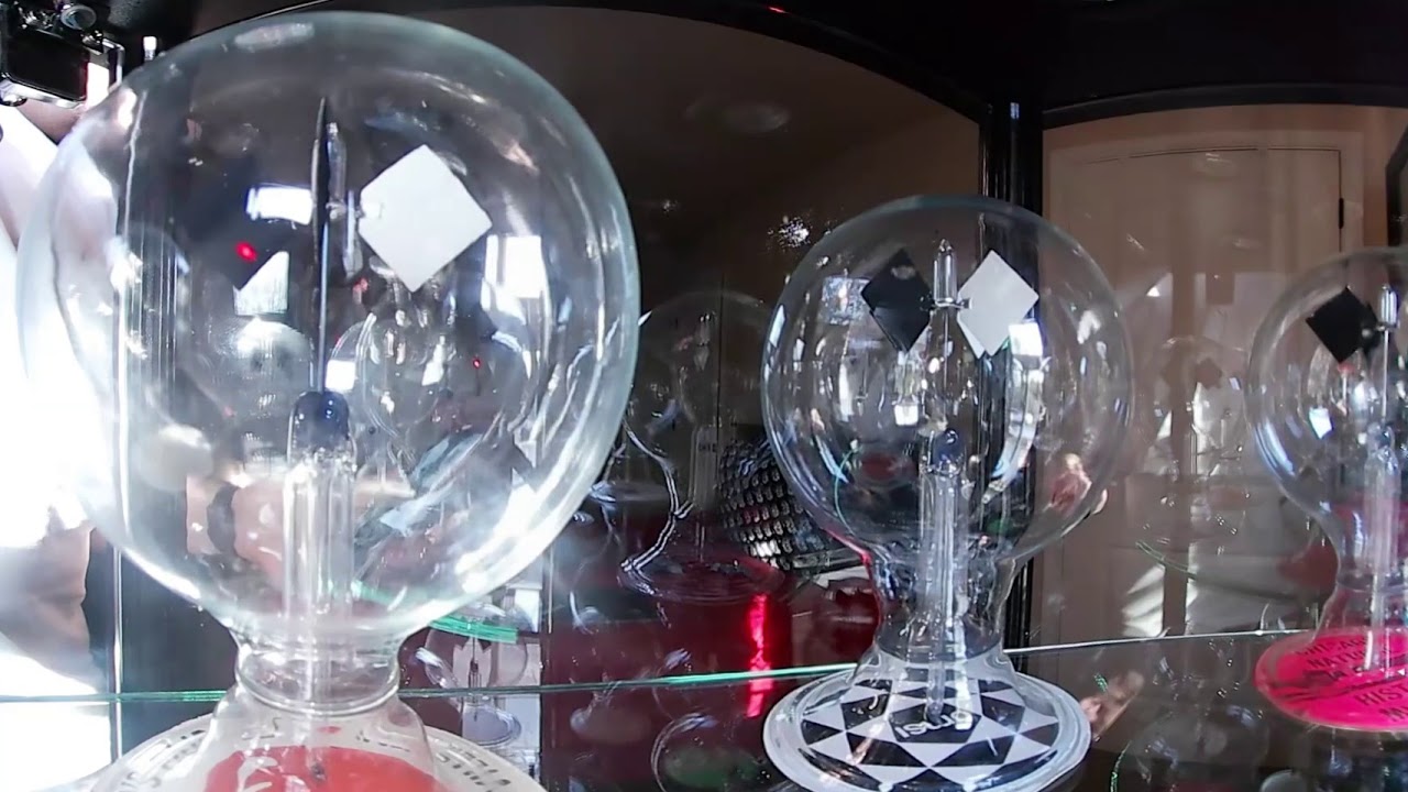 Crookes radiometer experiment- LED halogen sunlight - YouTube