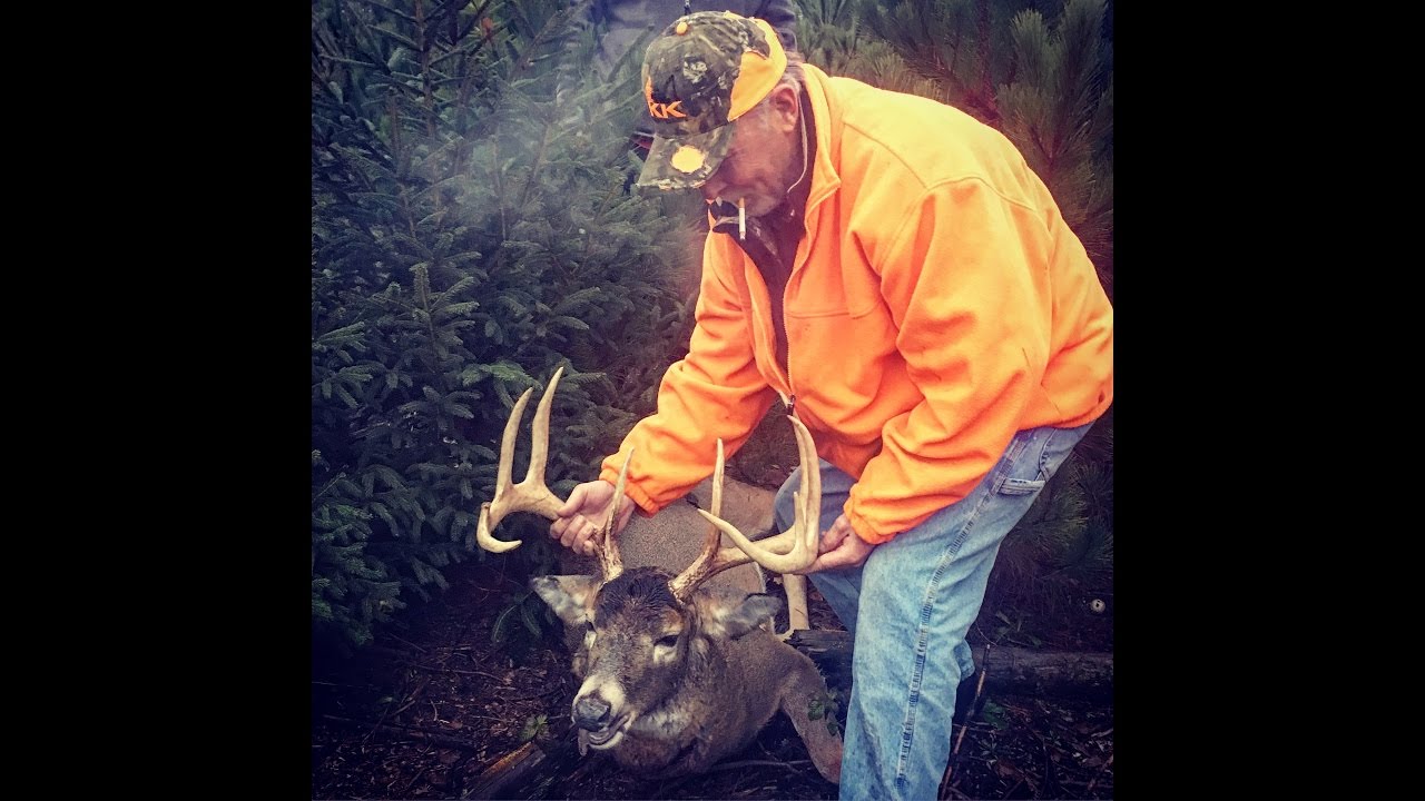 10 Point Buck with 21" Spread Shot in Michigan - YouTube