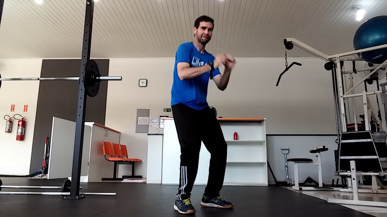 Salto frente costas com deslocamento - YouTube