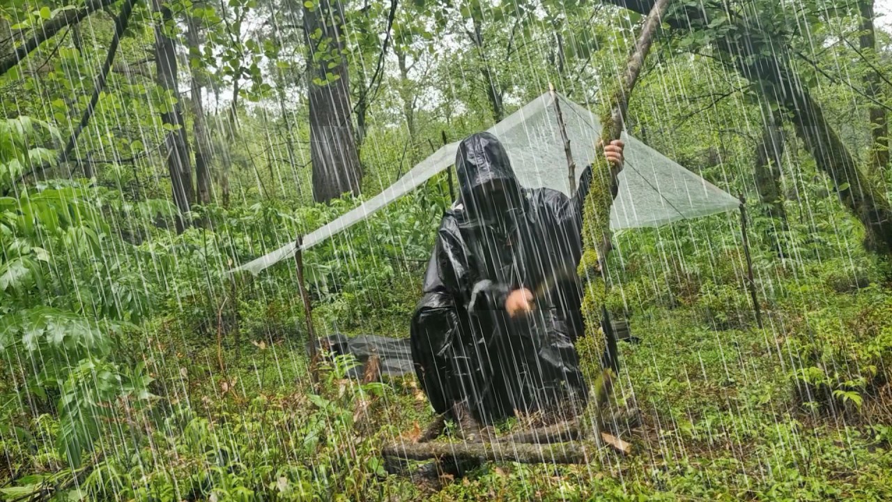 2-Day Survival in Heavy Rain - Emergency Shelter Made Only with Plastic ...