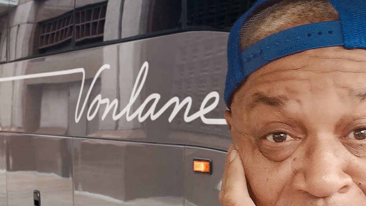 Check out the tour of this luxury bus Volane - YouTube