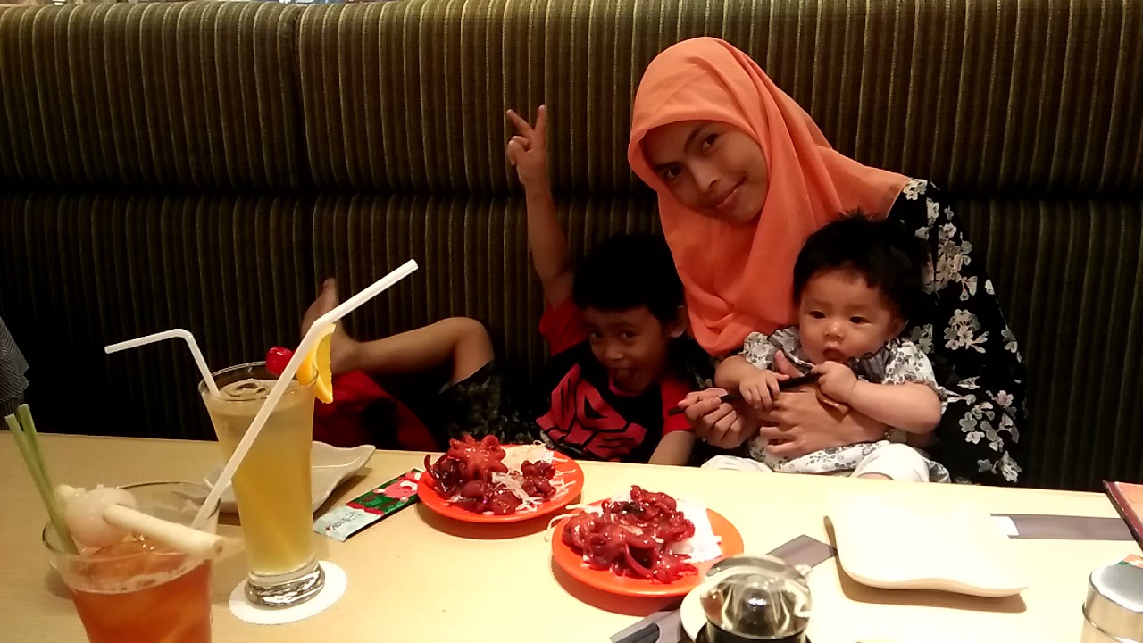 Makan Di Racha Suki - YouTube