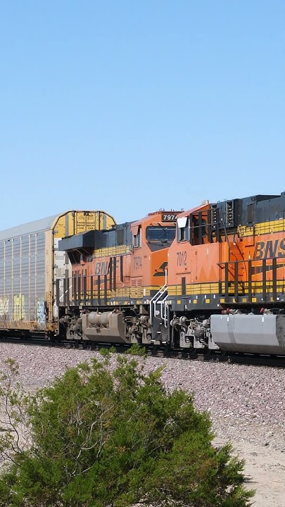 BNSF 4697 EB MIXED FREIGHT 10-13-2022 - YouTube