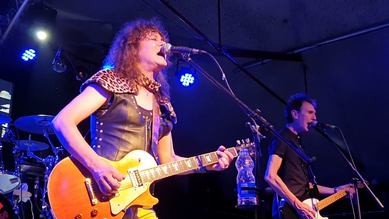 Truck On Tyke T.Rextasy 21/08/21 at The Robin 2 in Bilston - YouTube