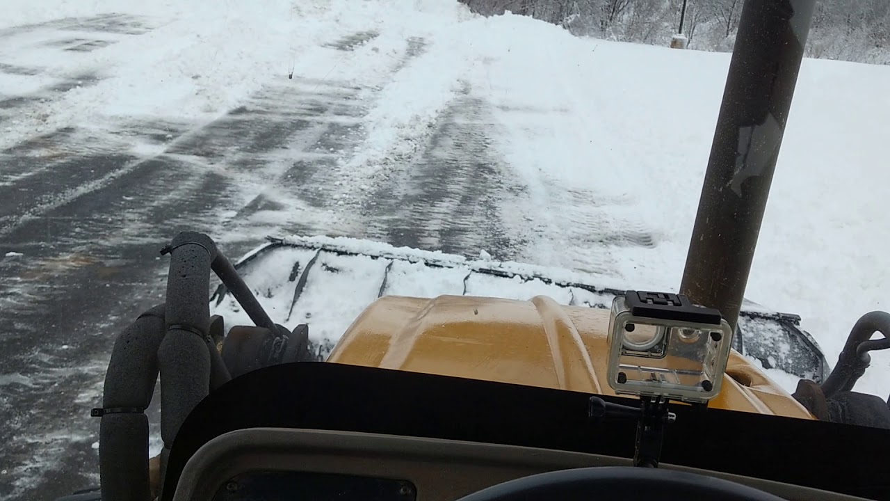 Our first snow of the year 11/27/19 Ishpeming Michigan - YouTube