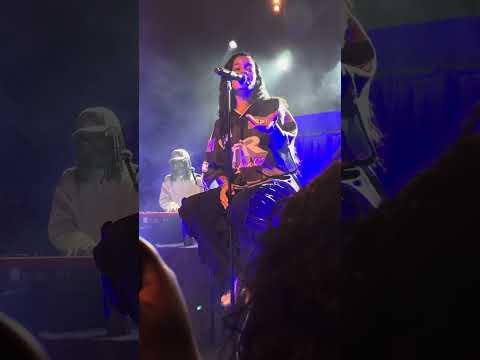 Ella Mai - Naked (live In Paris) 