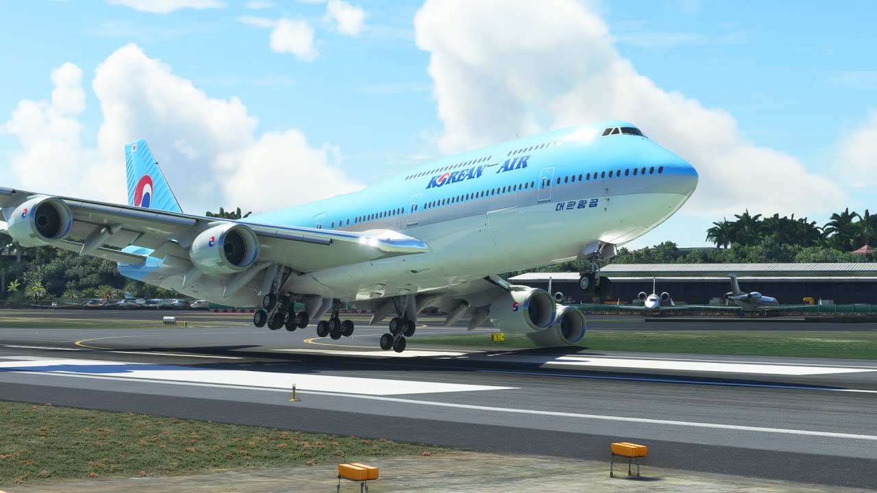 Dangerous Landing!!! BOEING 747 low LANDING above THE BEACH - St ...