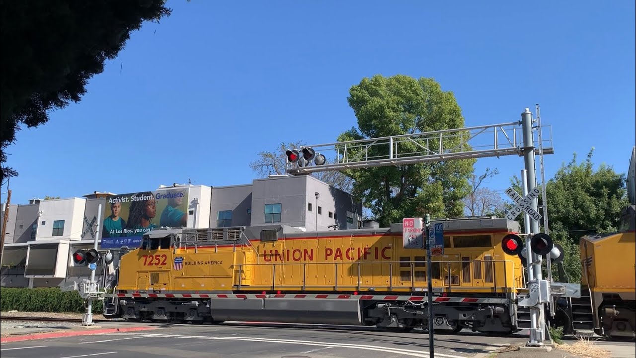 UP 7252 Z-Train Intermodal North - Q Street Railroad Crossing, Sacramento CA - YouTube