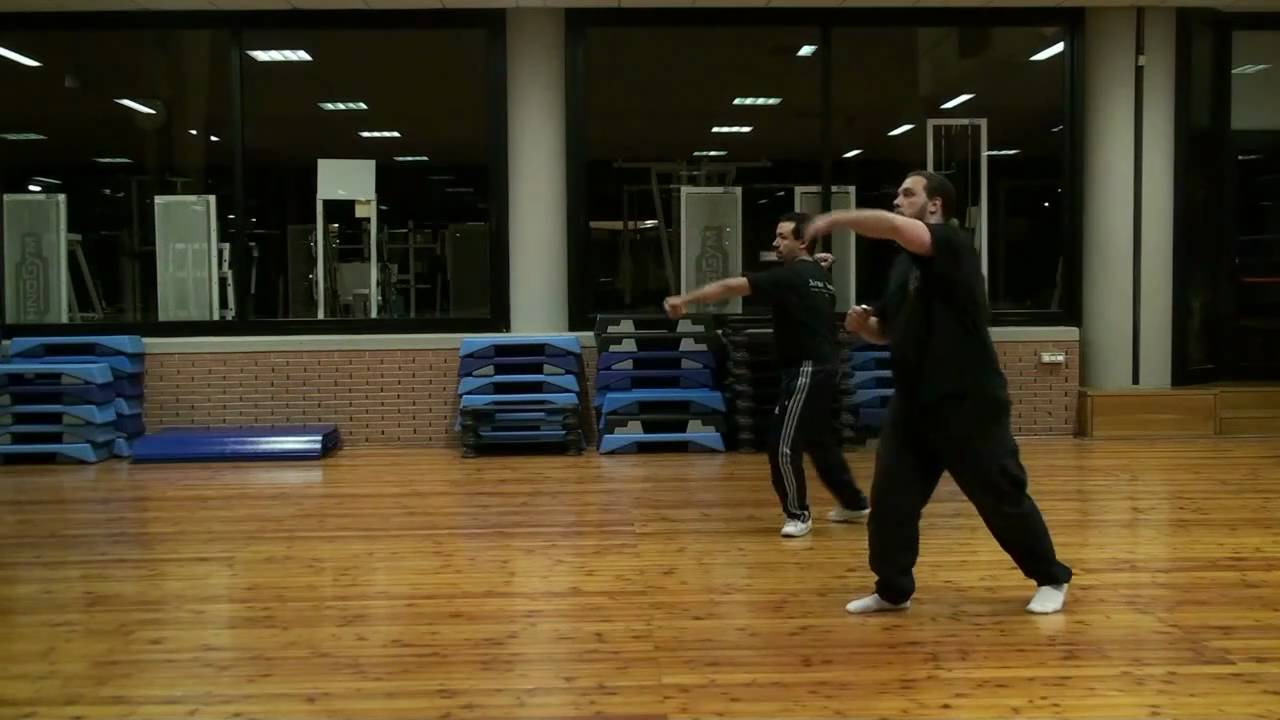 Historical Dagger Fighting - YouTube