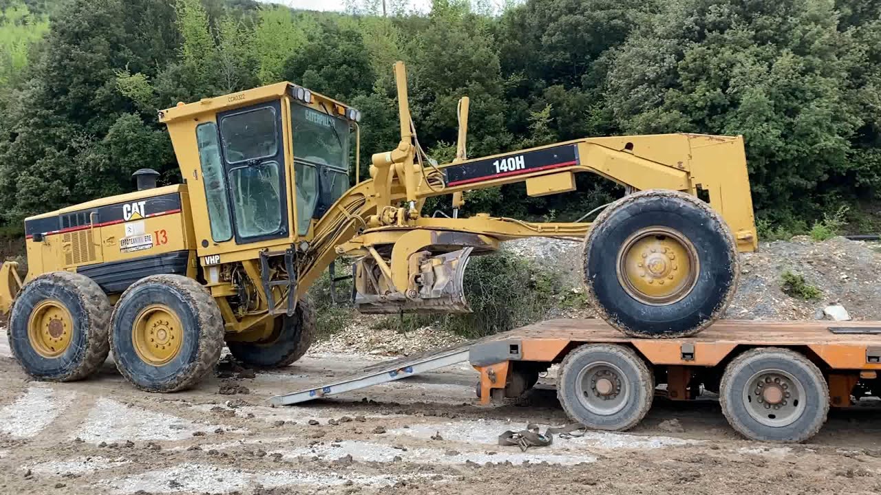 Loading The Caterpillar 14H Grader - Fasoulas Heavy Transports - YouTube