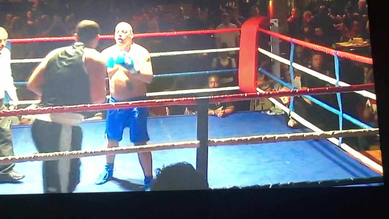 Neil rigby midlands title fight v Ryan the lion - YouTube