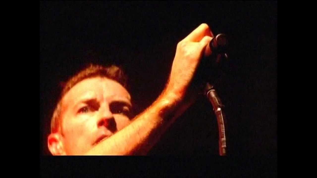 Coldplay - Charlie Brown Live @ Glastonbury 2011 - YouTube