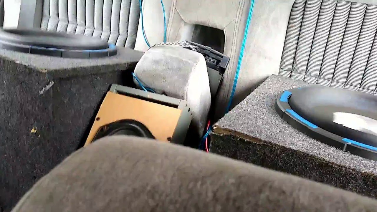 2 12" subs - YouTube