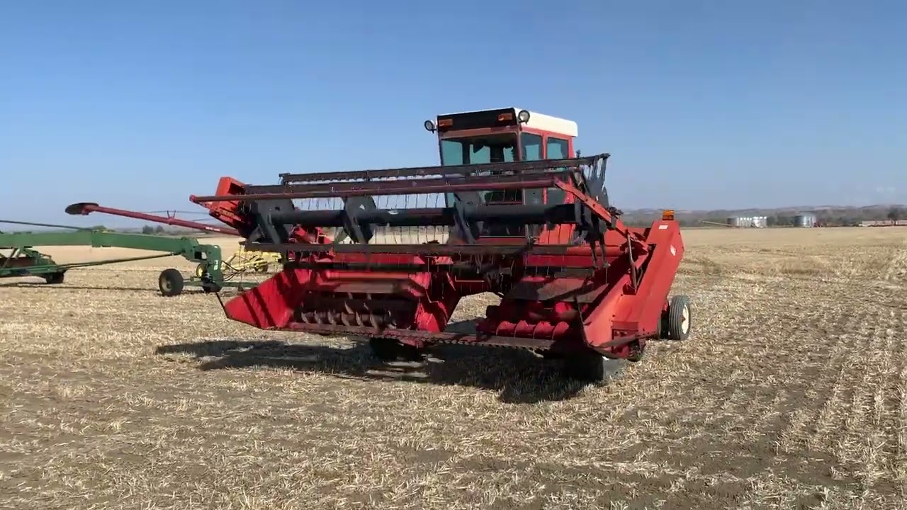 IH 5000 swather - YouTube