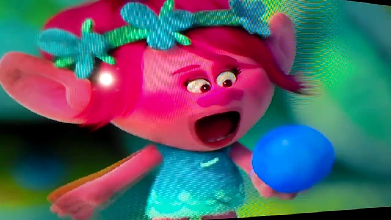 Poppy Eating Blueberry - YouTube