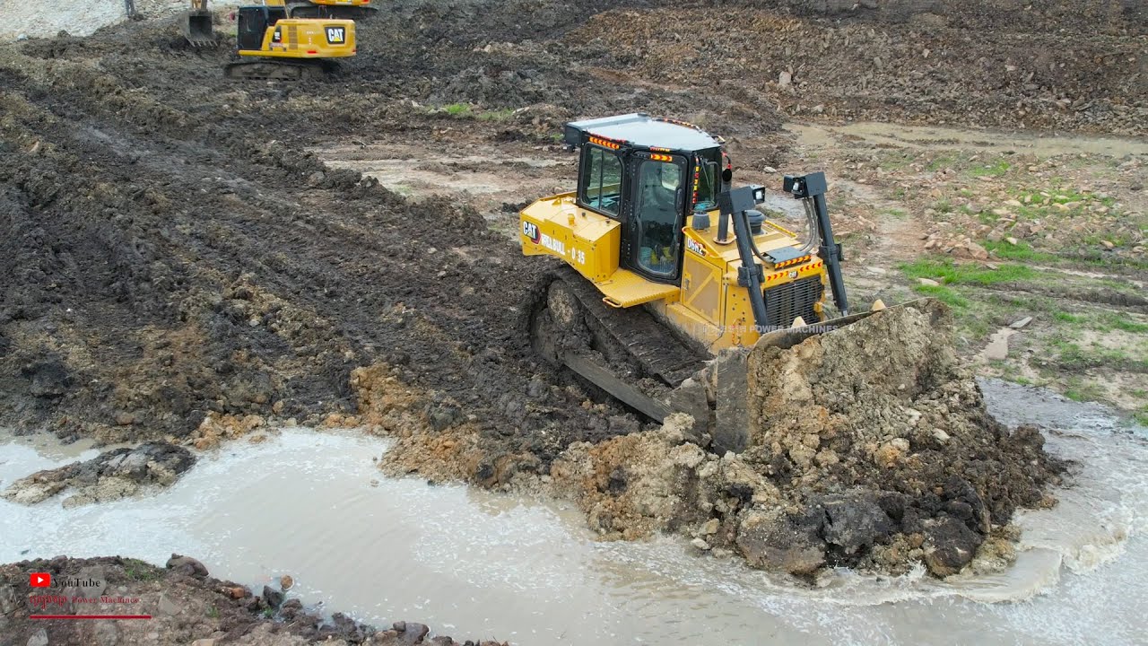 Interesting Skills Operators Caterpillar D6R2 Dozer Fast Push Clearing ...
