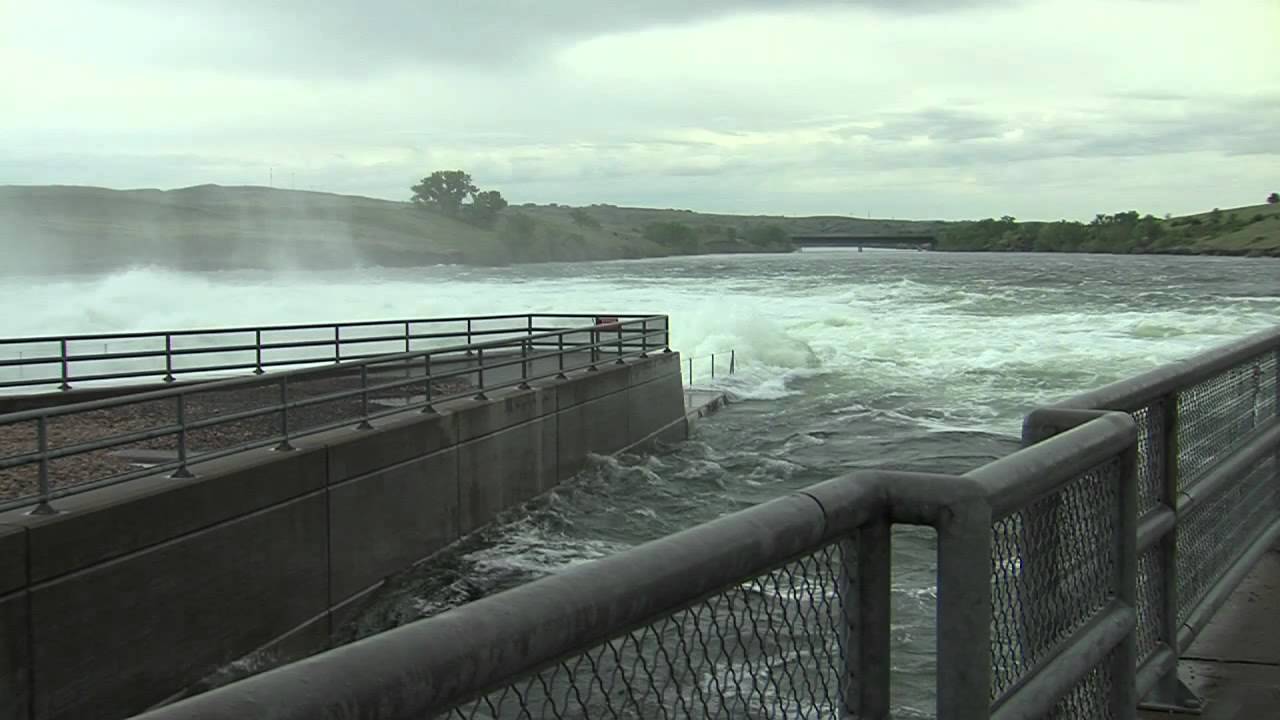 Oahe Dam Output Works - 27 May 2011 - YouTube