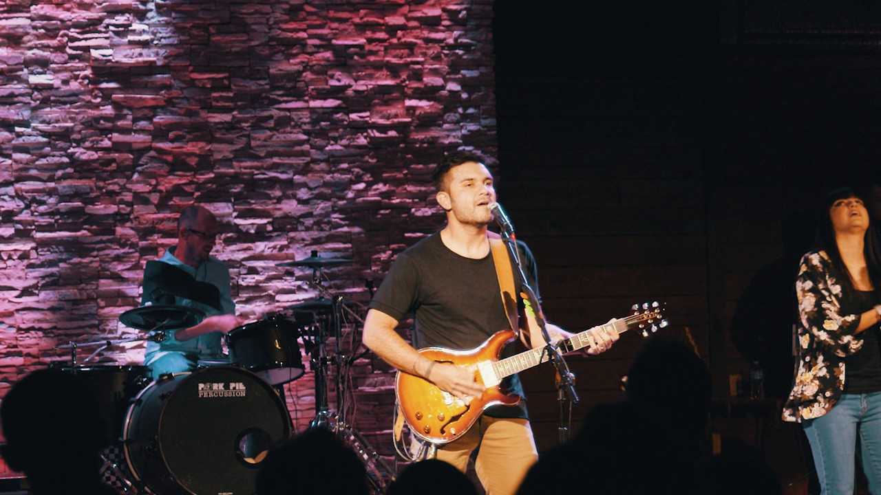 Alive - Hillsong Young & Free (Live) || DLC WORSHIP - YouTube