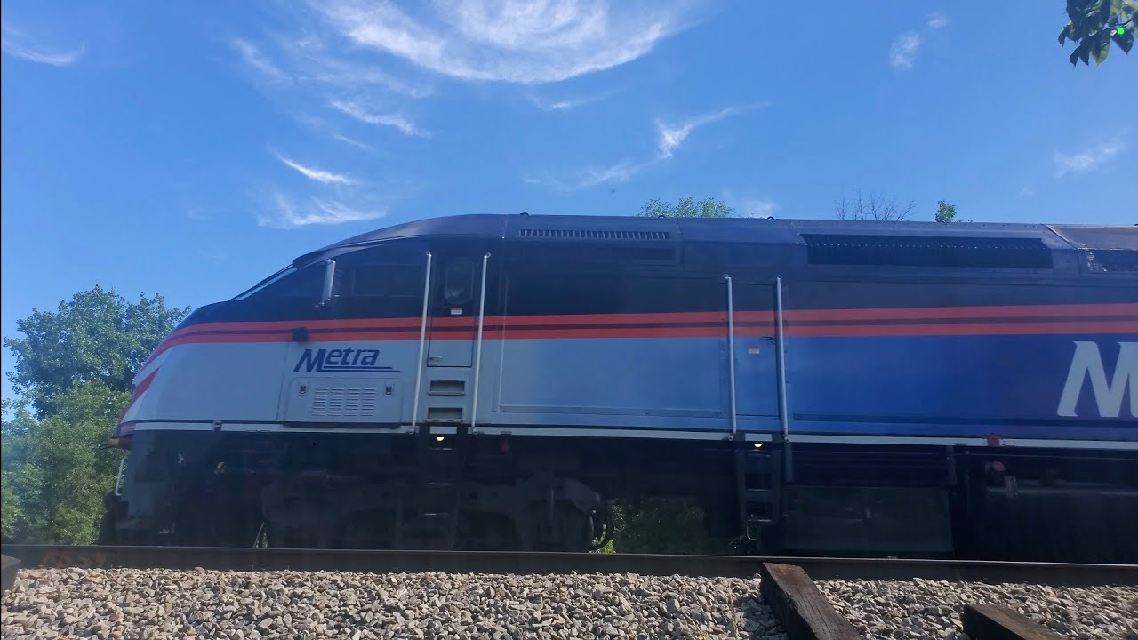 Chicago metra engine 403 in work zone KILLER HORN SEQUENCE. JUNE 23RD ...