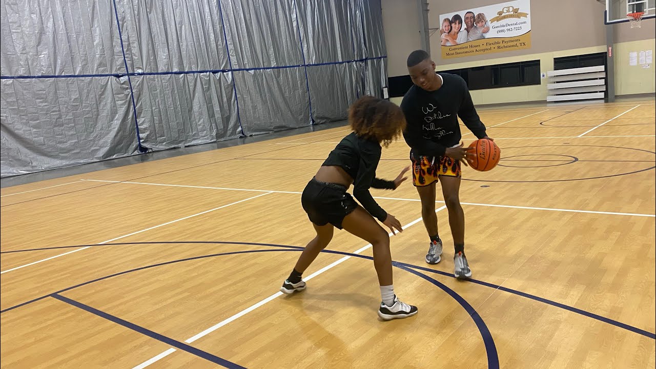 1v1 Basketball Against Skilled Female Hooper!! - YouTube