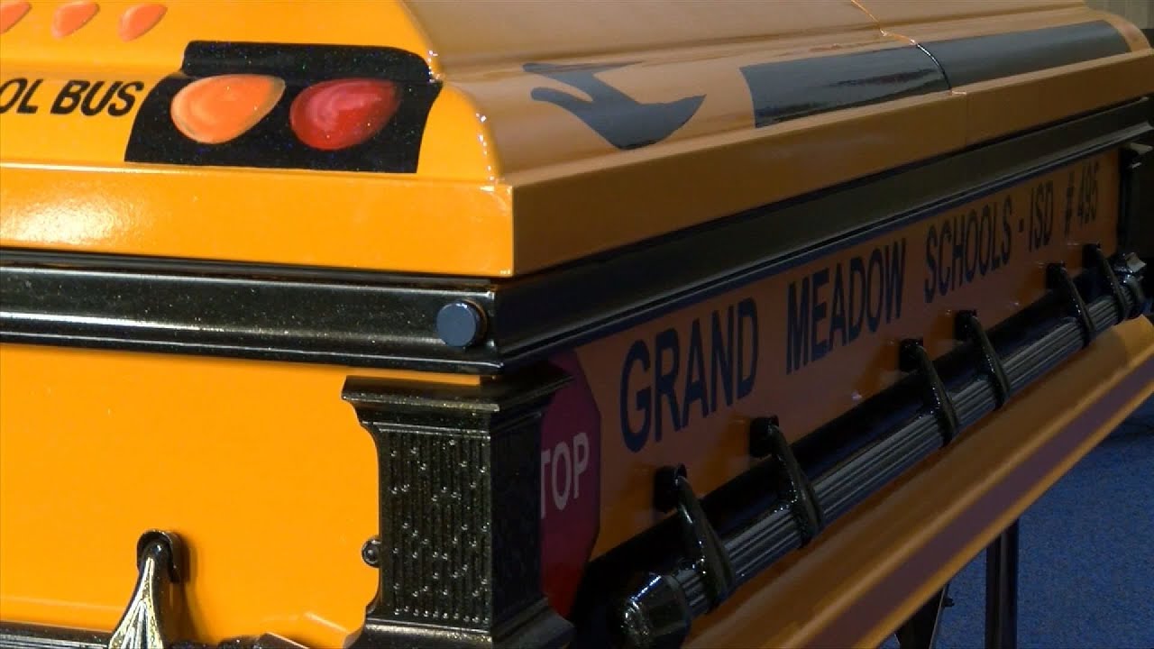 FINAL FAREWELL FOR BELOVED BUS DRIVER - YouTube