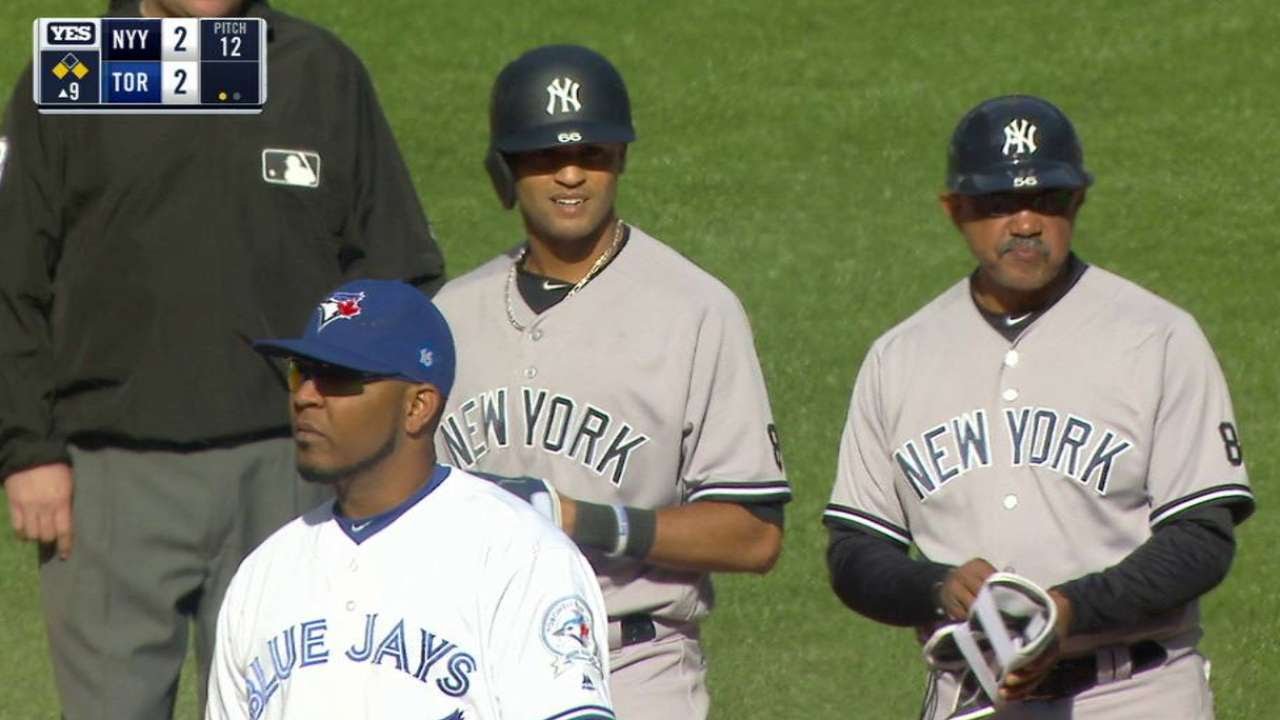 NYY@TOR: Williams ties the game with a single in 9th - YouTube