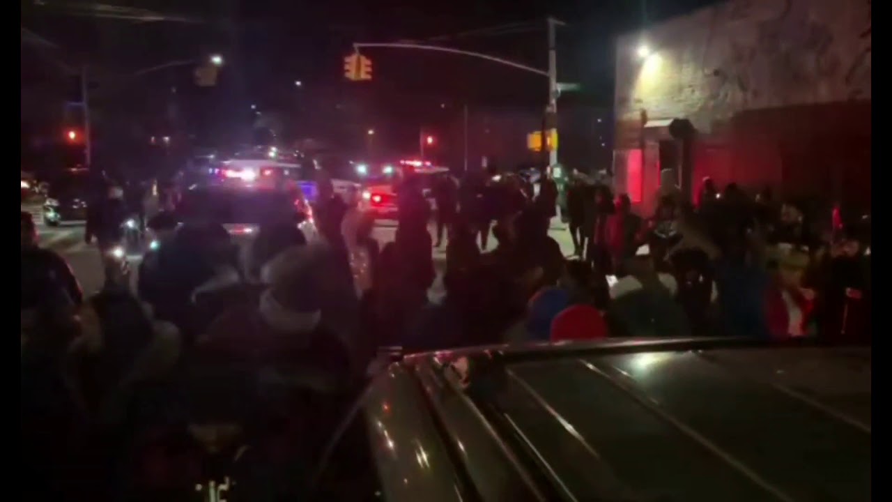 Fans Pay Tribute to Pop Smoke In Canarsie Brooklyn !! - YouTube