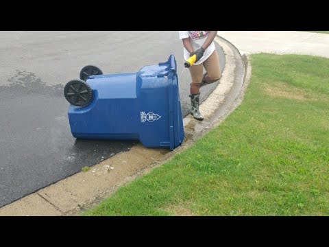 How to Get RID of MAGGOTS in Your Outside Trash Can! 👀😳 | The Cleaning ...