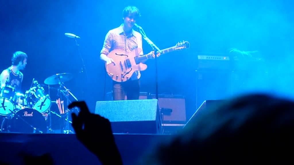 Vampire Weekend - Campus - Latitude Festival 2010 - YouTube
