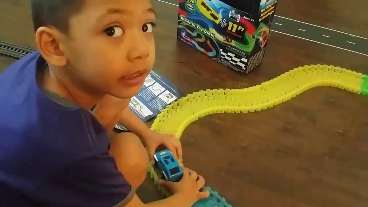 Flexi Track Magic Tracks Flexi Track Glow in the Dark - YouTube