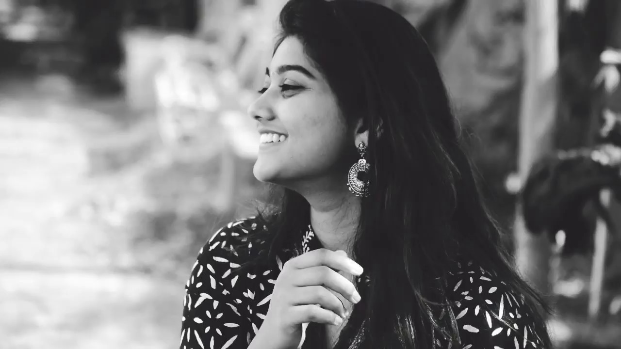 Manikya Malaraya Poovi | Cover by Reshma - YouTube