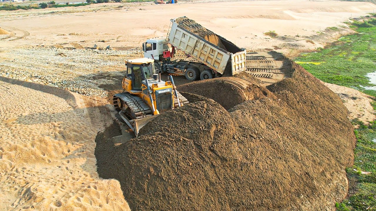 New Project Skills Operator Large Dump Truck Sand Filling Up Process ...