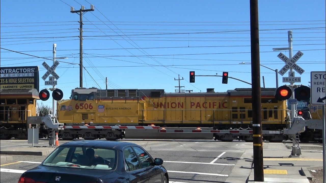 UP 2688 Z-Train Intermodal North - Fruitridge Rd. Railroad Crossing ...