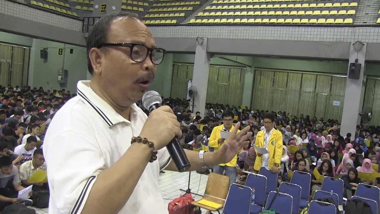 Latihan Paduan Suara Mahasiswa Baru (31 Juli 2016) - YouTube