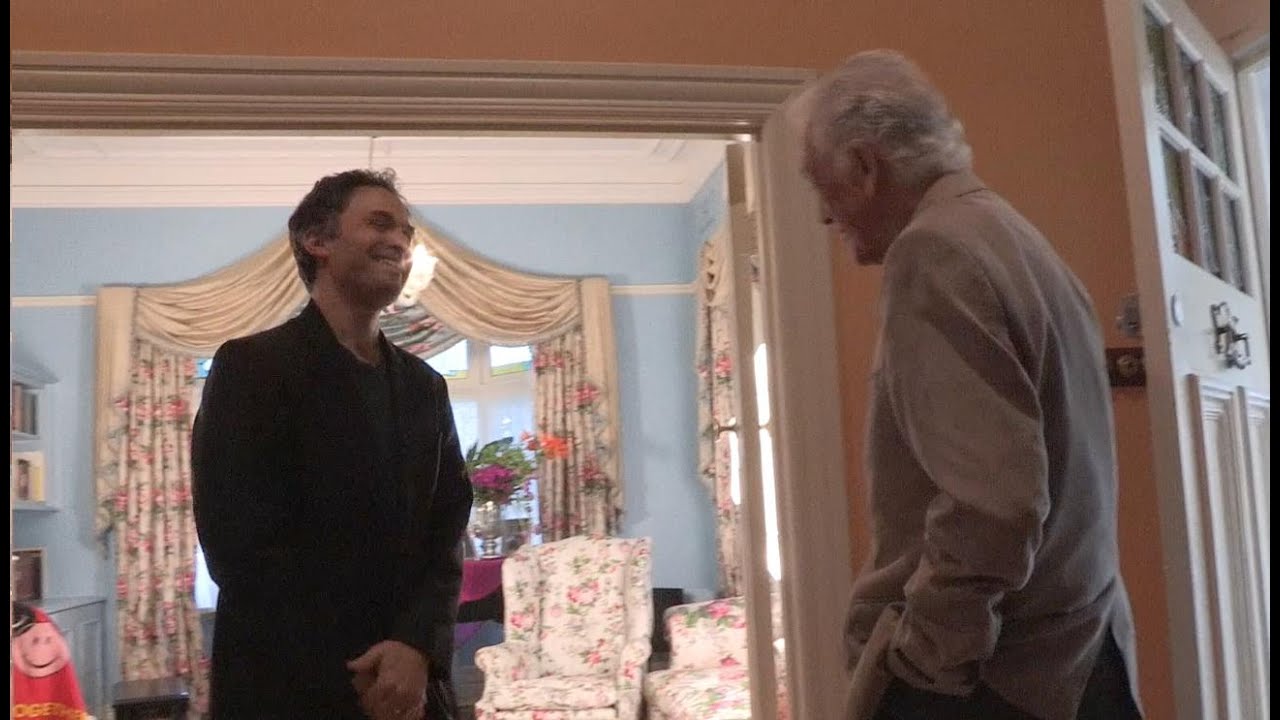 Benjamin Martin Plays 'Smile' for Richard Bonygne - YouTube