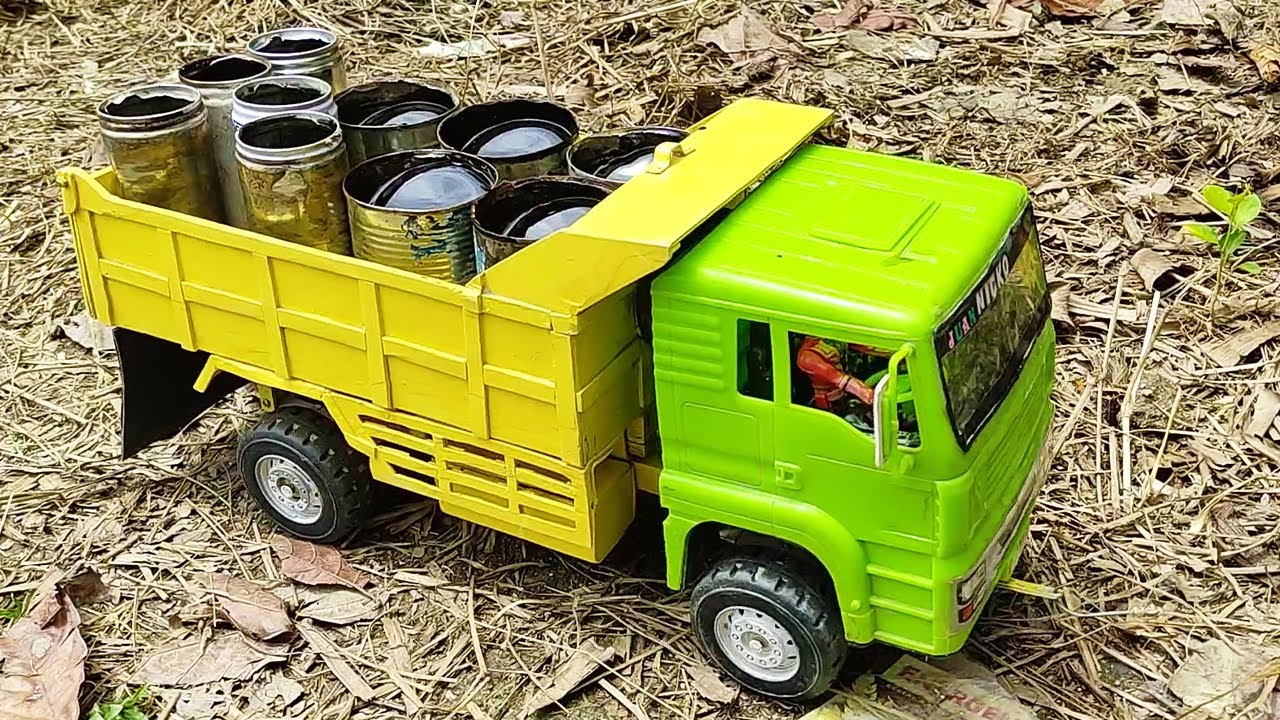 MOBIL TRUK MUAT ASPAL PANAS - PROYEK PEMBUATAN JALAN - YouTube