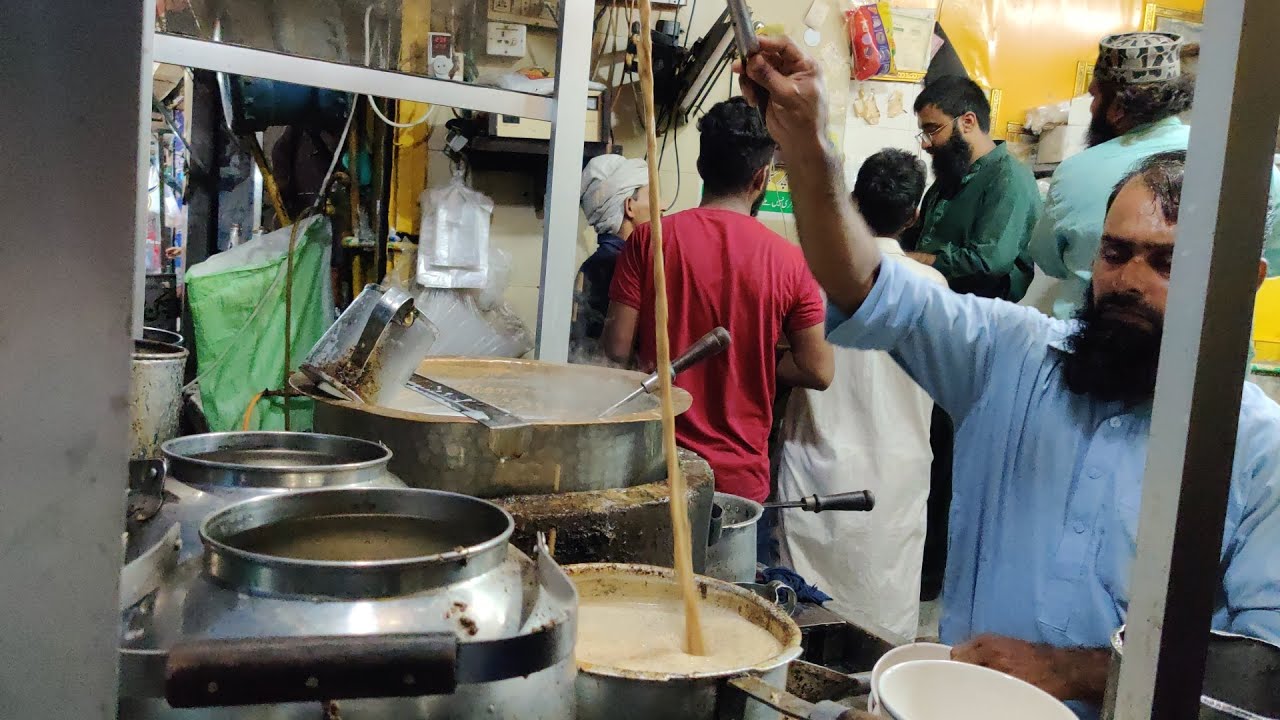 Busy Tea Shop in Lahore Hafeez Tea | Famous Tea in Lahore | Lahori Chai ...