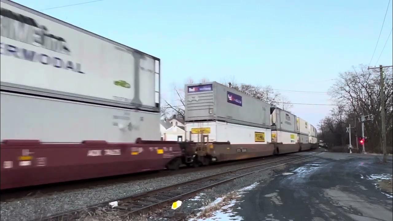 NS 1165 SD70ACe leads NS 23G with a awesome K5LLA & a friendly crew at Piscataway,NJ with 7 ...
