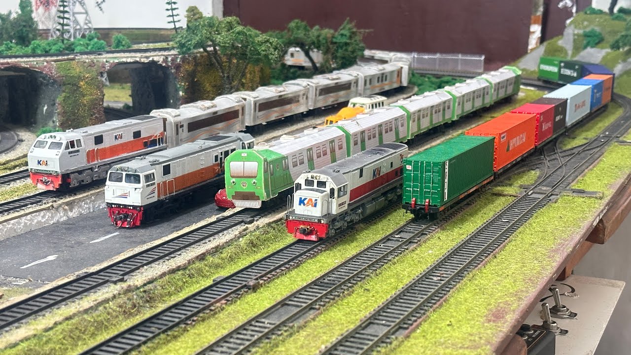 Merakit kereta api Roda Metal CC201,CC206,CC203,Prameks & gerbong ...