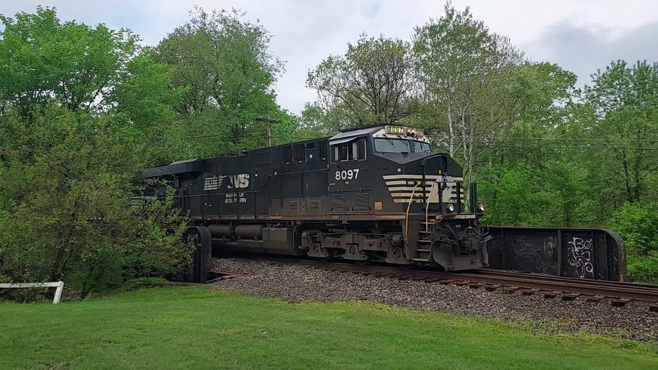 Coal is Still King on the Norfolk Southern Mon Line - YouTube