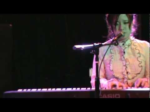 Debbie Chou opens the night at Fontanas with How Does it Feel? - YouTube