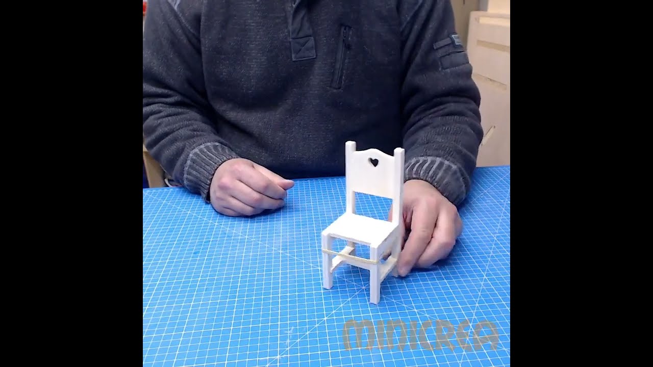 Tutoriel de montage d'une chaise rustique 1/6ème Minicrea - YouTube