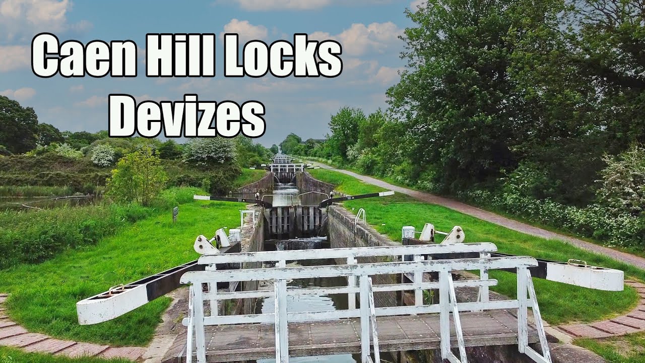 Caen Hill Locks, Devizes, Wiltshire - YouTube