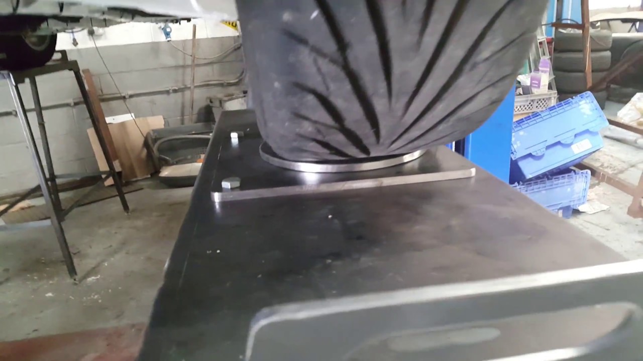 Wheel alignment tables with turn plates - YouTube