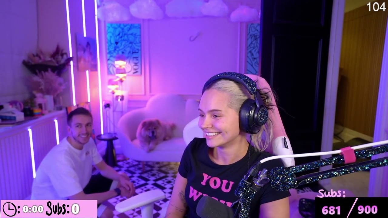 Simon & Mushu Chill In Talia's Stream