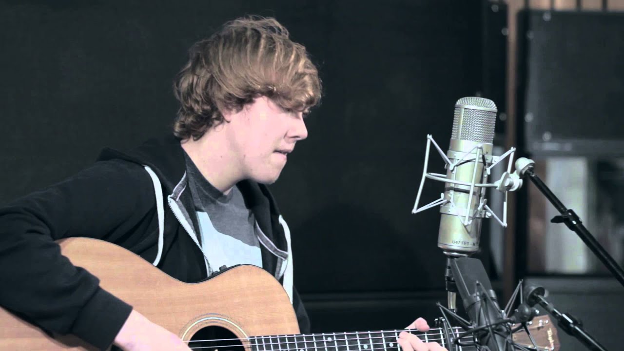 Mads Koefoed - Underwater (Acoustic live at Medley Studios) - YouTube