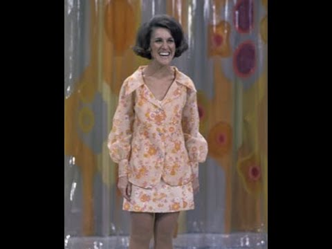 Ruth Buzzi Compliments Linda Villanueva for "Lady Bird" - YouTube