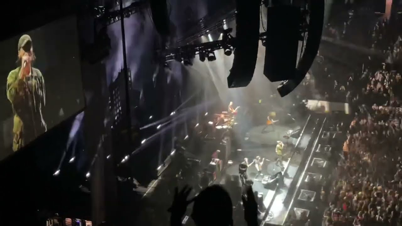 "Helena (So Long and Goodnight)" My Chemical Romance - Boston, MA. TD ...