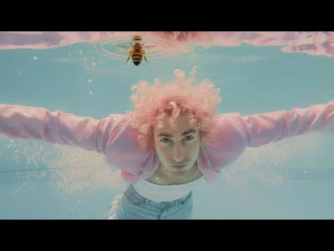 Yacoby – Like a Bee (Official Music Video)